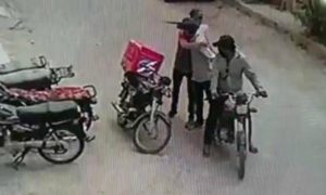 Video Of Muggers Consoling Foodpanda Delivery Boy After He Breaks Into ...